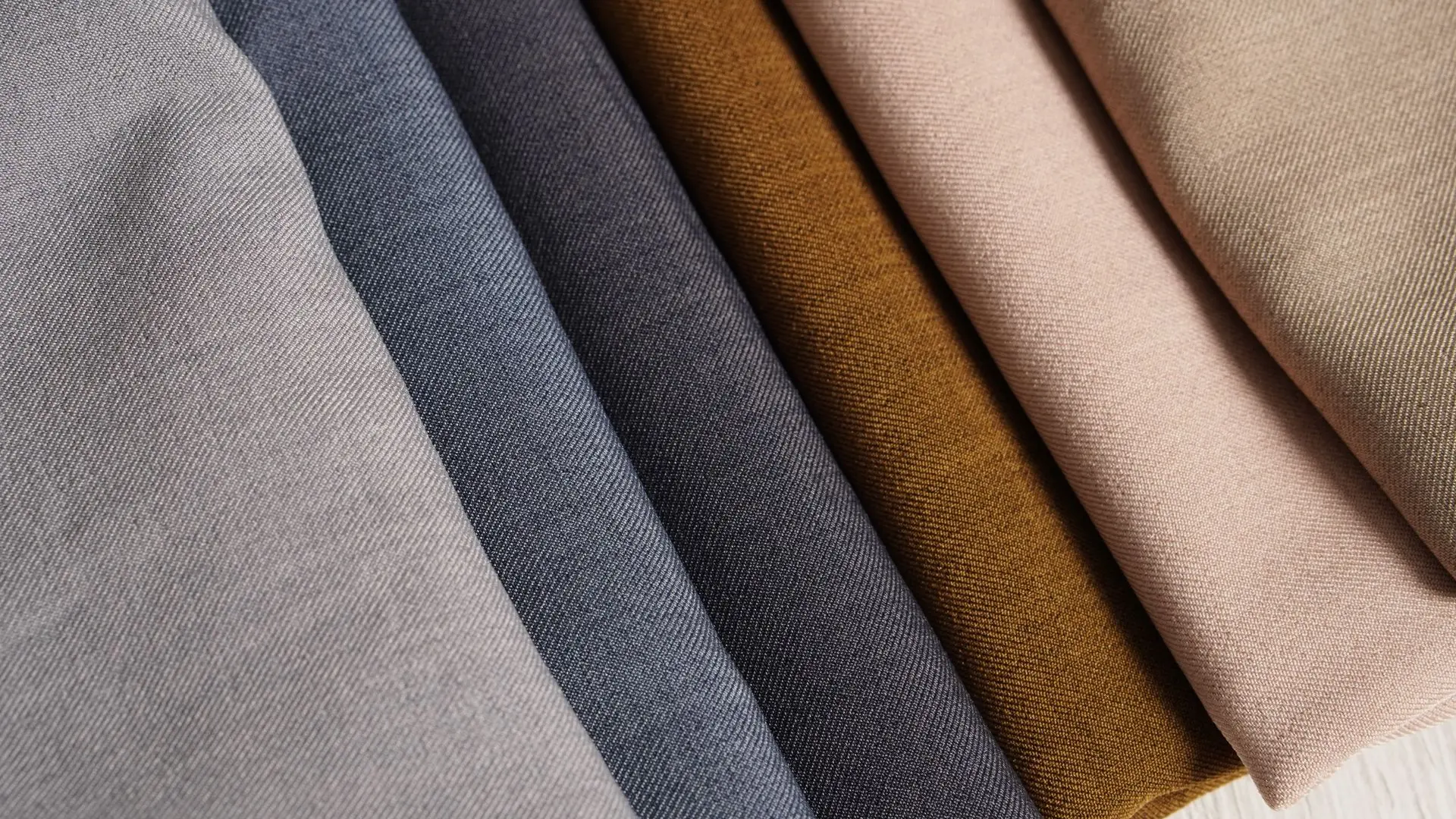 Kenapa Kain Semi Wool Populer untuk Seragam Kantor & Jas? | MOIZTEX